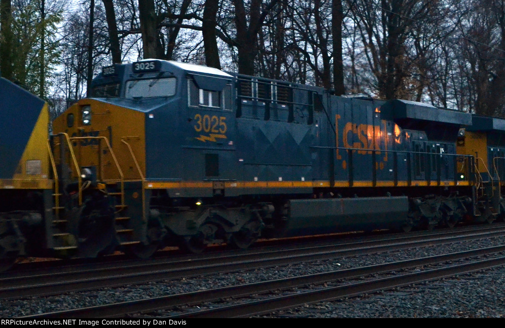 CSX ES44AH 3025 trails on Q438-22